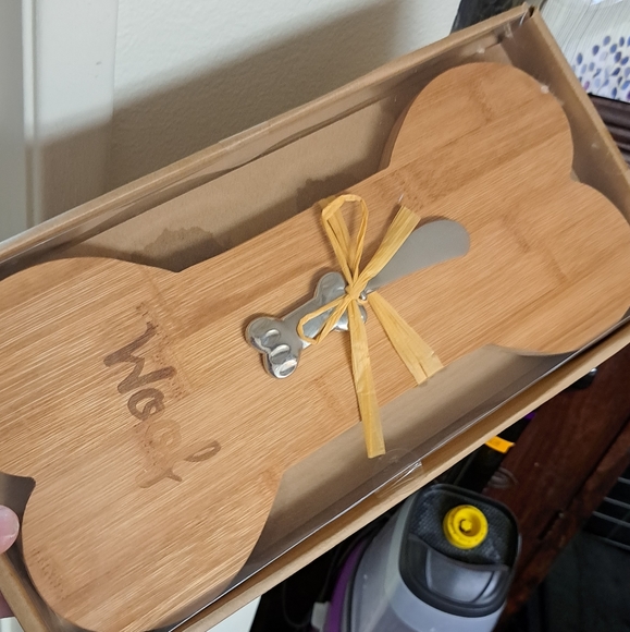 Anthropologie | Kitchen | New Wood Grain Woof Dog Bone Shaped Cutting ...